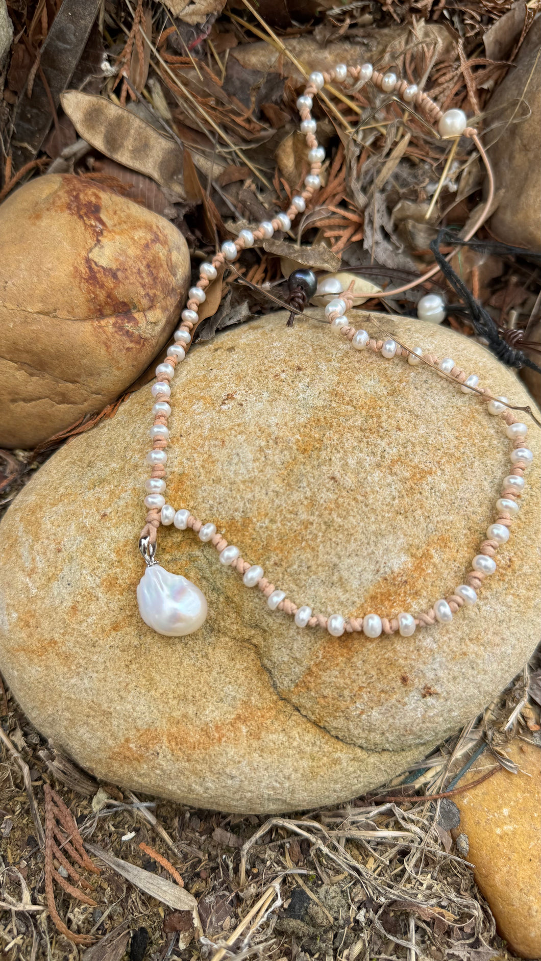 HC - 2'FER ANGLE TROP WHITE PEARLS NECKLACE – Shop Hannah Closet
